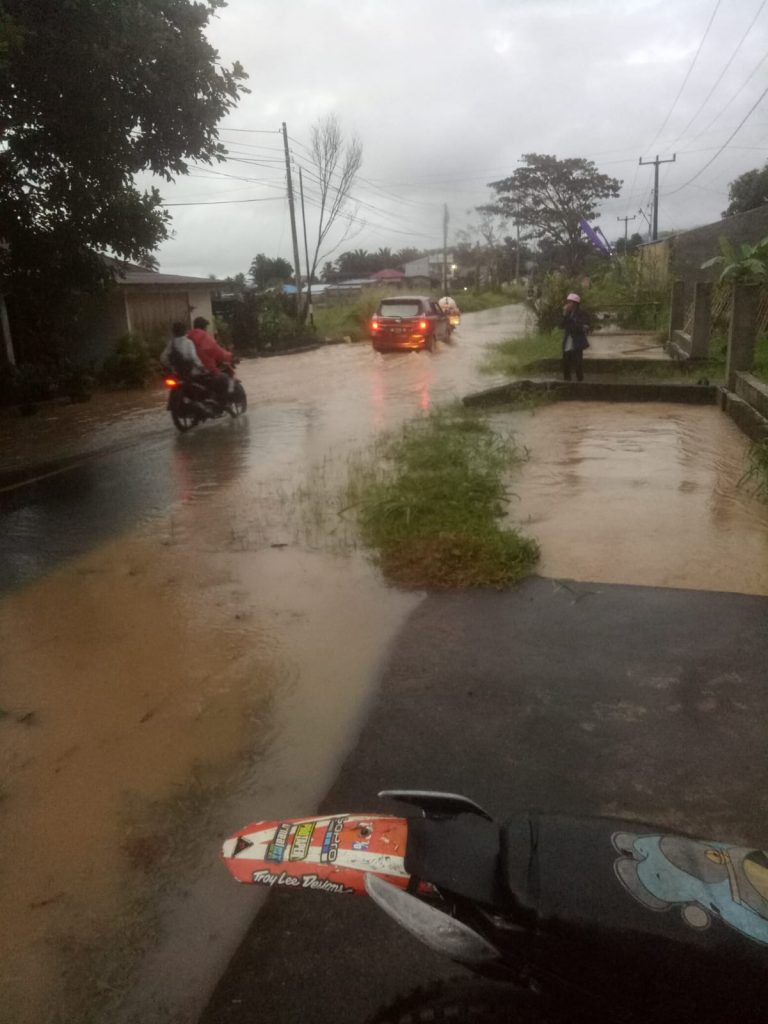 Akibat Hujan Deras, Kantor Eris di Kepung Banjir - KompassIndonesiaNews.com