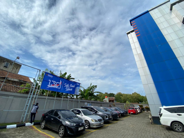 Spanduk HUT BRI ke-130 Terpasang, BRI KC Cilegon Tegaskan Sejarah ...