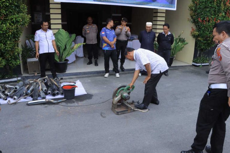 Polisi Berikan Rasa Nyaman, Polres Samosir Musnahkan 117 Knalpot Brong ...